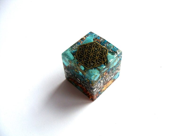 Cube orgonite turquoises | Les Orgonites