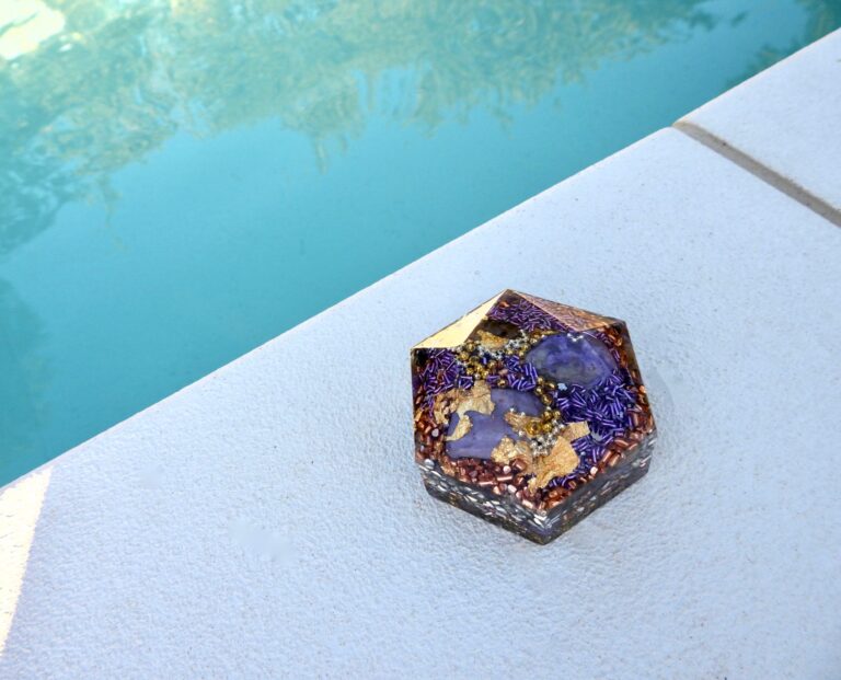 Hexagone orgonite charoïte | Les Orgonites