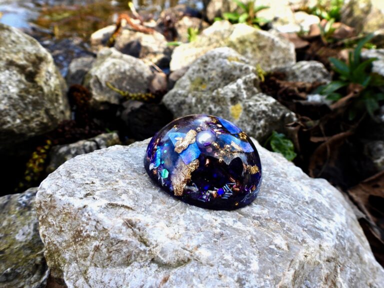 Demi sphère orgonite Printemps Mauve | Les Orgonites