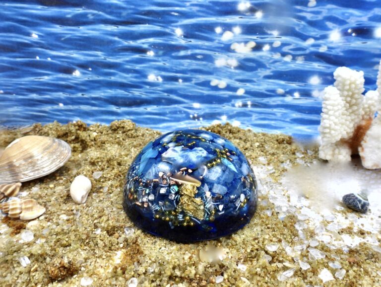 Demi sphère orgonite Profondeurs Océanes | Les Orgonites